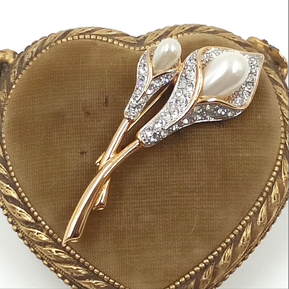 EDITH VANDERBILT | Jewelry | Vintage Edith Vanderbilt Calla Lily Brooch ...